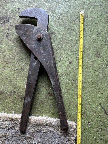 Footprint - 698w Pipe Wrench 230mm (9in) - | eBay Australia