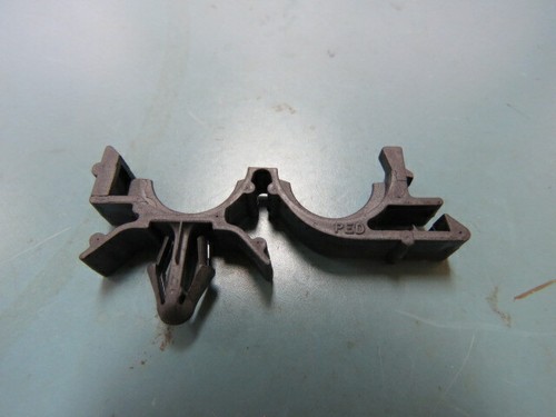 Delphi 08911472 Qty of 100 per Lot CONDUIT CLIP; Automotive Connectors ...