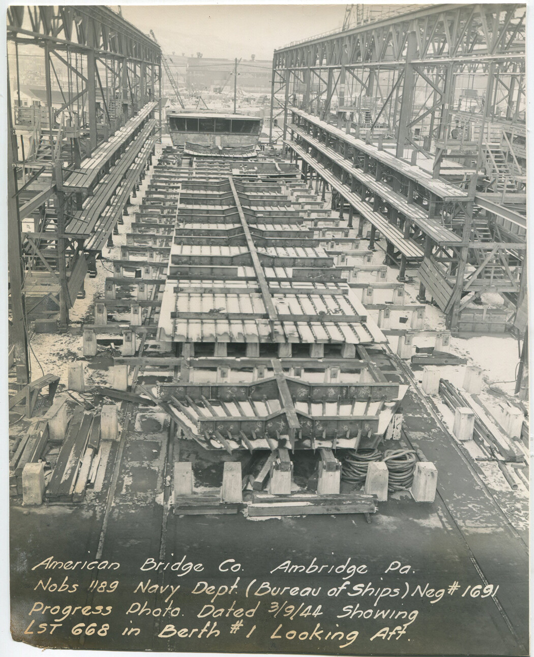 U.S. NAVY USS LST 668, CLASS TANK LANDING SHIP, WWII. AMERICAN BRIDGE ...