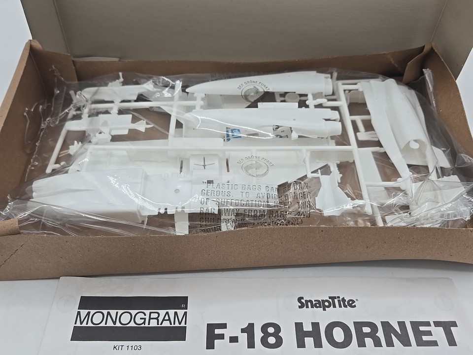Monogram SnapTite F-18 Hornet Plastic Model Kit 1103 Scale 1:72 Open ...