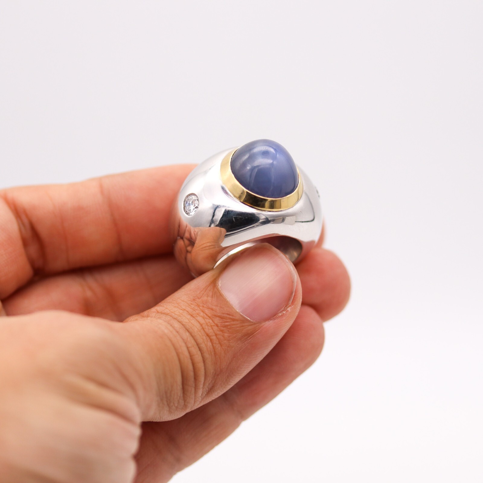 Garrard & Co. Cocktail Ring In 18Kt Gold With 30.12 C… - Gem