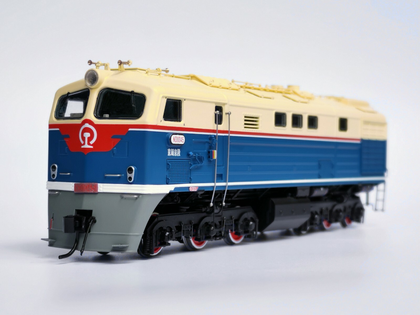 N27 China Railway DF1 / DF3 Diesel Locomotive (Special livery) - HO ...