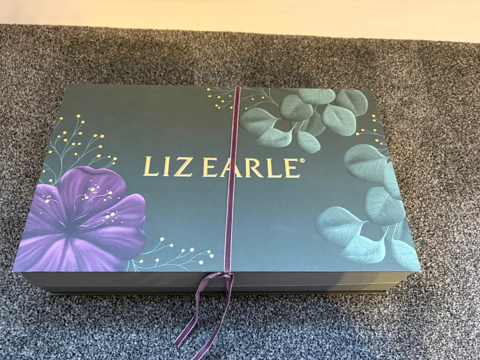 2024 12 Days of Liz Earle Beauty Advent Calendar ** EMPTY BOX ONLY ...