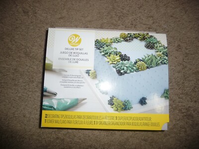 NICE Wilton 22 Piece Deluxe Decorating Tip Set with storage case~ NEW ...