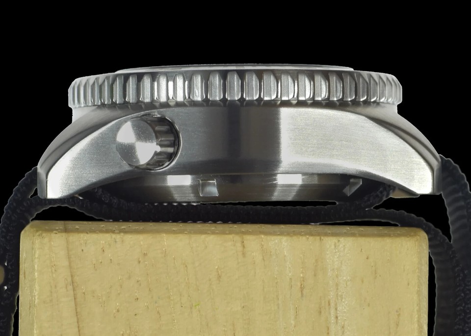 MWC 100atm/3,280ft WR GTLS Military Dive Watch - Helium Valve ...
