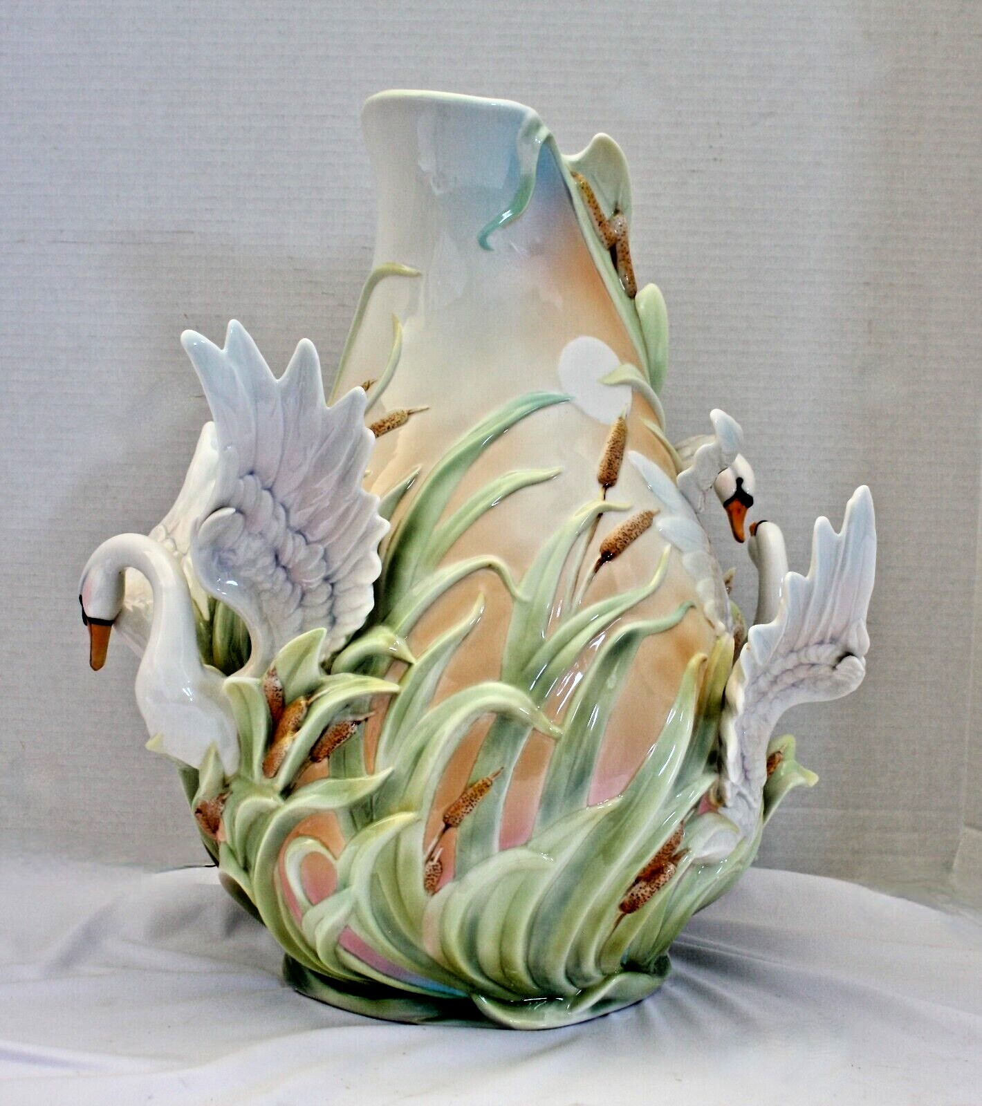 FRANZ Art Nouveau Porcelain Swan Vase Signed By Ho Shun & G.G. Santiago ...