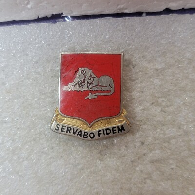 VTG WW2 US Army 33rd Field Artillery Regiment Pin Servabo Fidem DI DUI ...