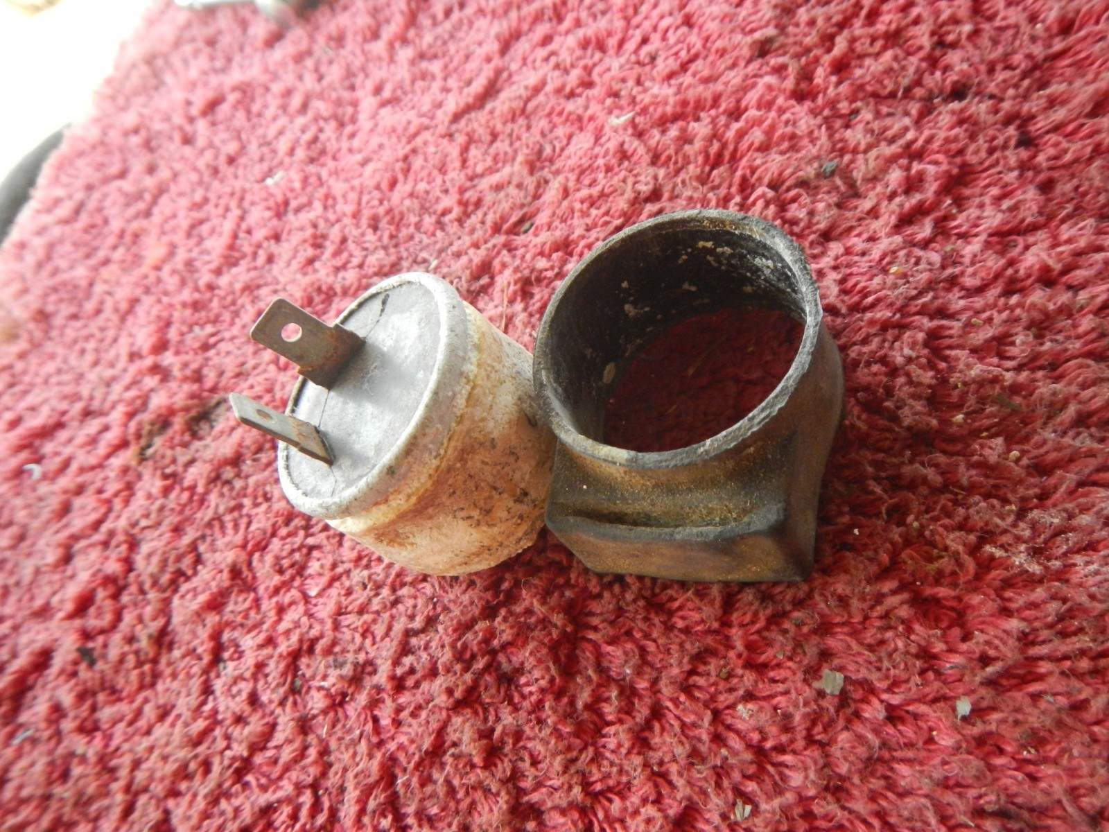 Turn signal flasher relay mount holder 1981 Kawasaki KZ750 KZ 750 H LTD ...