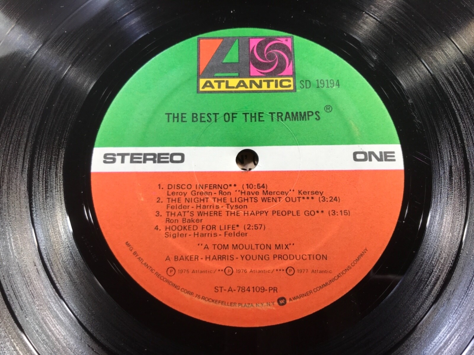 D3-37 THE TRAMMPS The Best Of The Tramps ... 1975 ... DISCO INFERNO ...