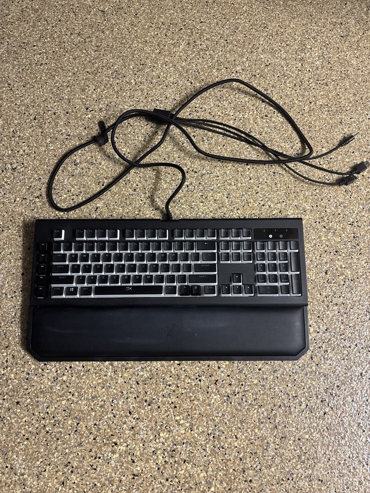 Razer BlackWidow Chroma V2 Mechanical Gaming Keyboard W/ Hyperx Pudding ...