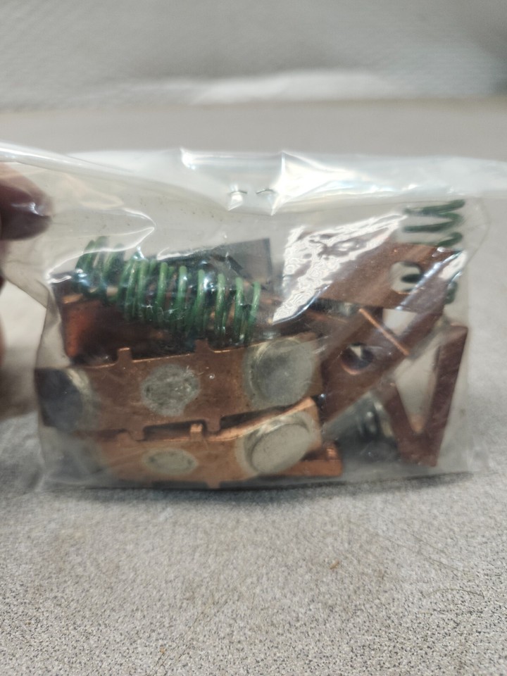 NEW IN BOX Cutler-Hammer Replacement Contact Kit, Size 5 / 3 Pole Kit 6 ...