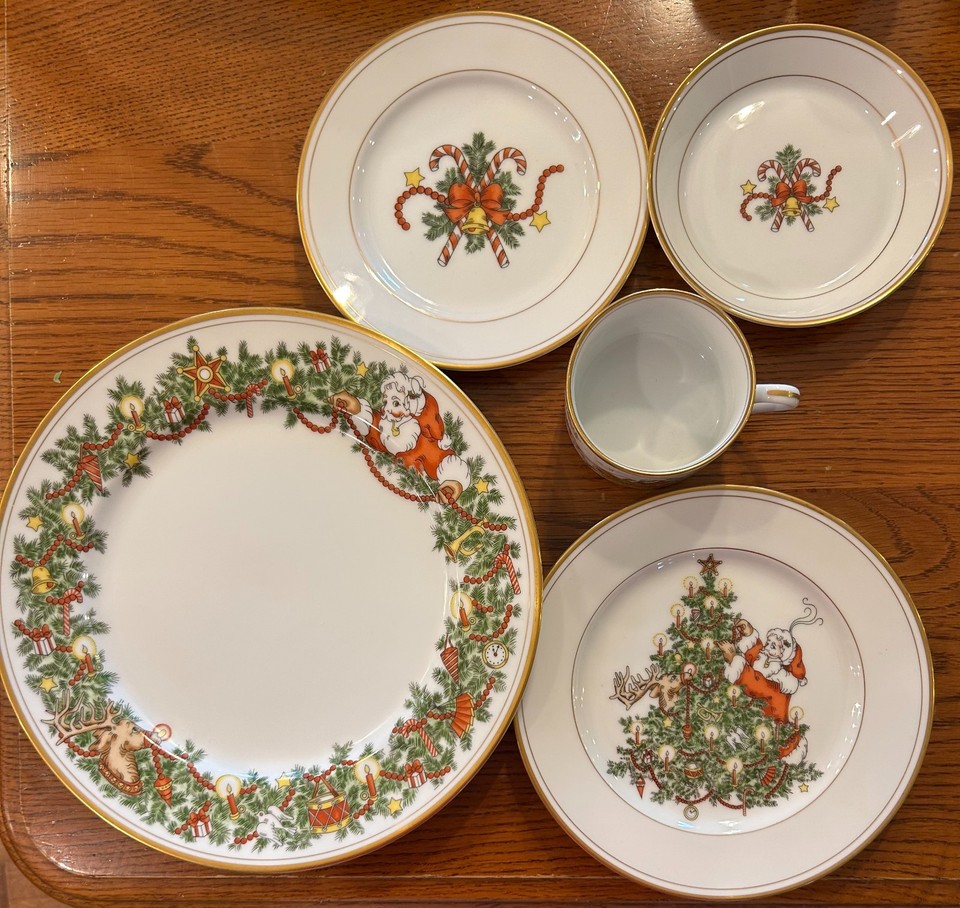 Fitz and Floyd St Nicholas 8 (5-piece) place settings no chips LIKE ...