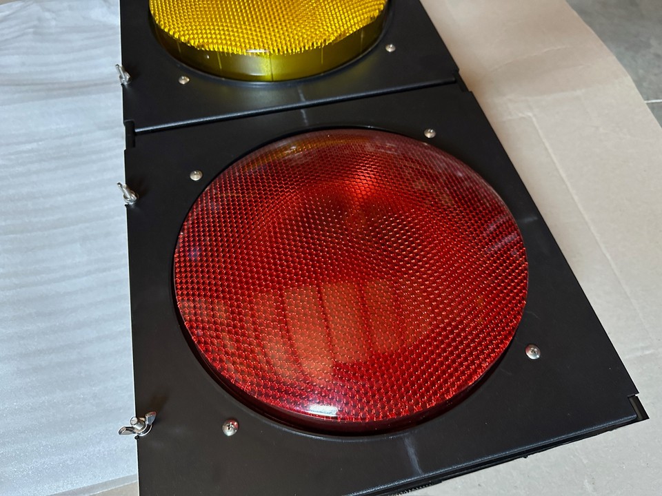 Econolite TP31JJF1 42" Polycarbonate Traffic Signal Housing w/ 12" GE ...