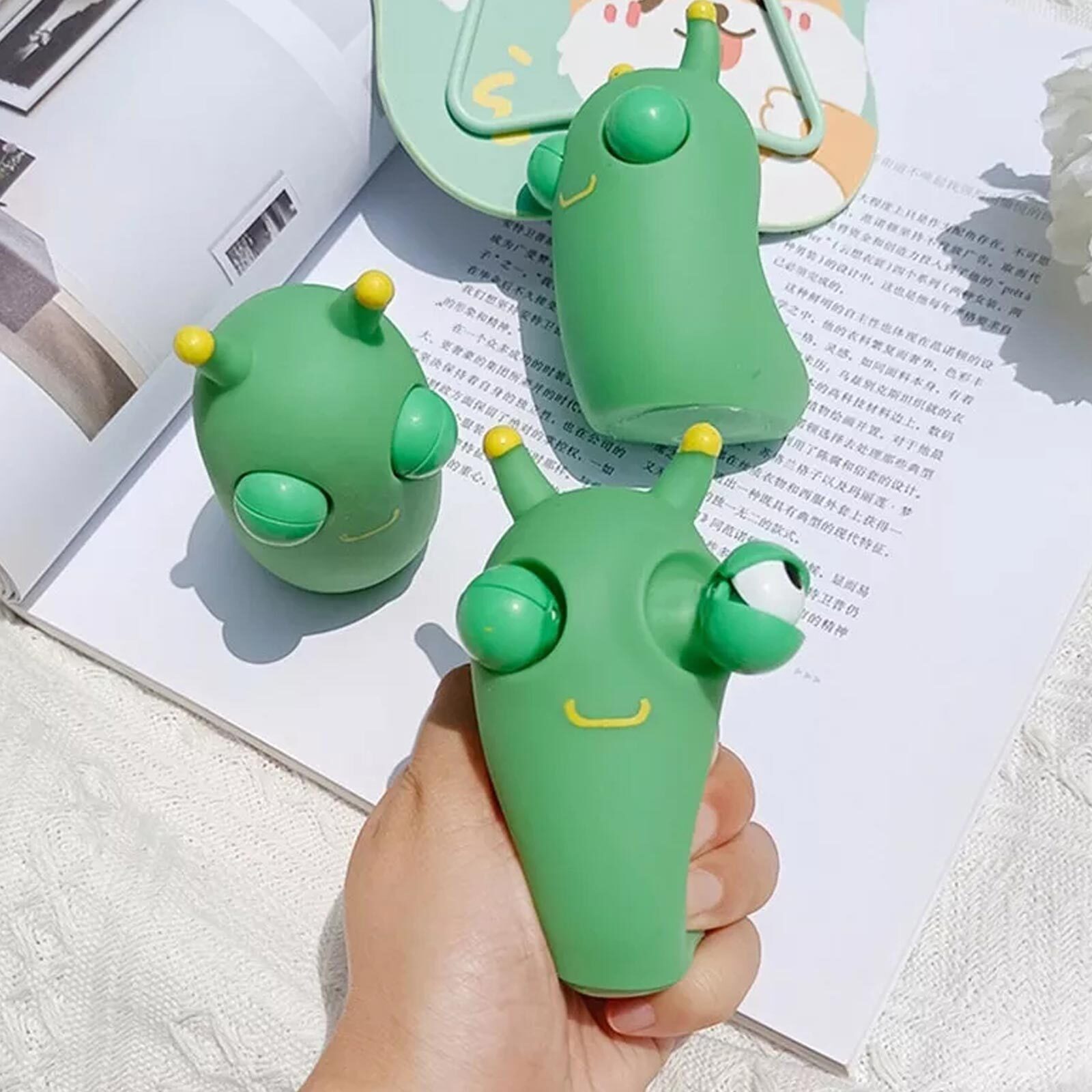 Green Squishy Squeeze Toys Popping Out Eyes Squeeze Toys, Hand Novelty ...
