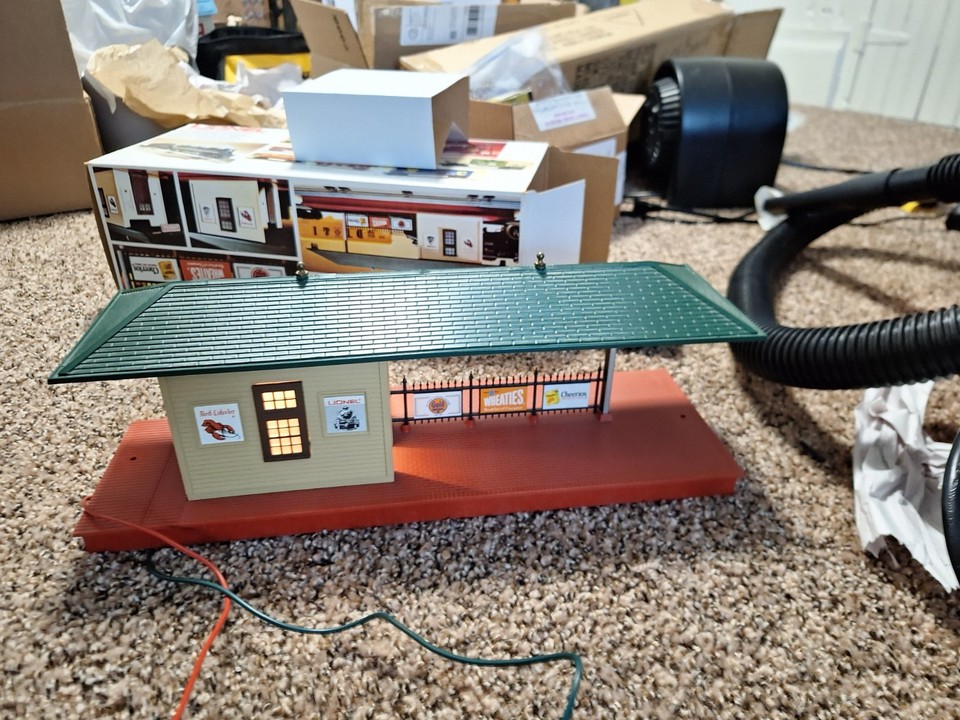 Lionel 6-2129 Illuminated freight station-Take a Look! | eBay