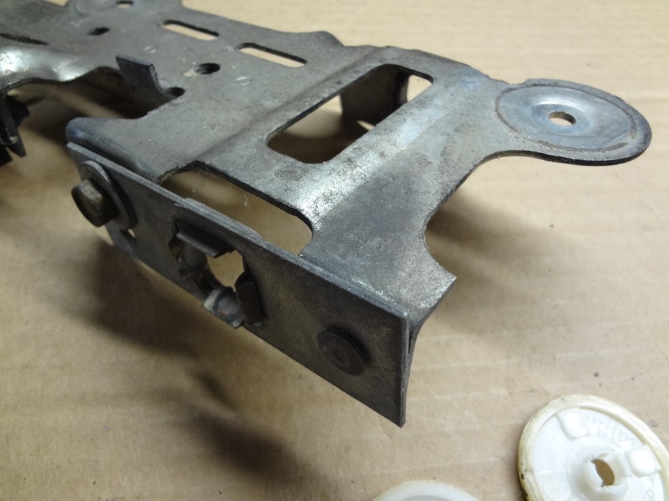 1987 - 1993 MUSTANG DOOR WINDOW BRACKET OEM SKU# fx6563 | eBay