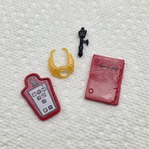 Monster High Frights, Camera, Action! Clawdia Wolf Accessories Necklace ...