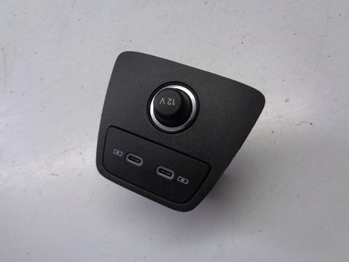 USB-STECKDOSEN 12V AUDI Q4 2021- / SK 98428 | eBay.de