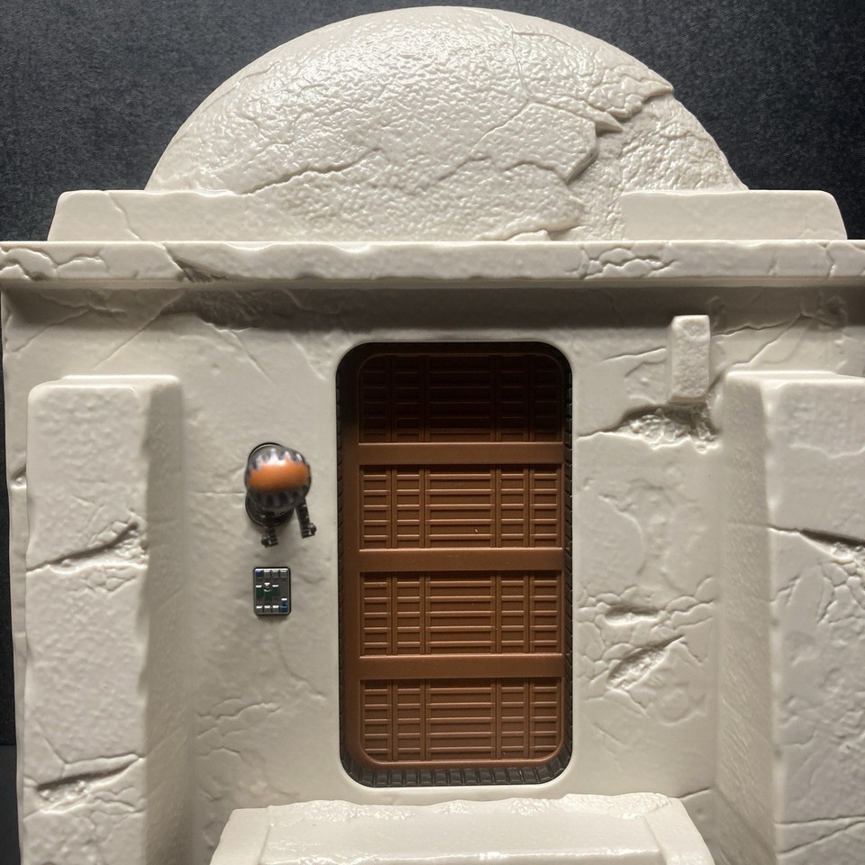 Star Wars Streets of Tatooine Main Wall Doorway TT-8 Gatekeeper Droid ...