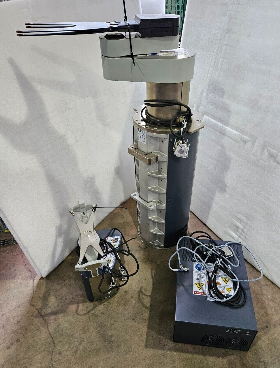 BROOKS Razor Robot 179419-0001-FRUR + 154766 FUSION Controller + 106904 ...