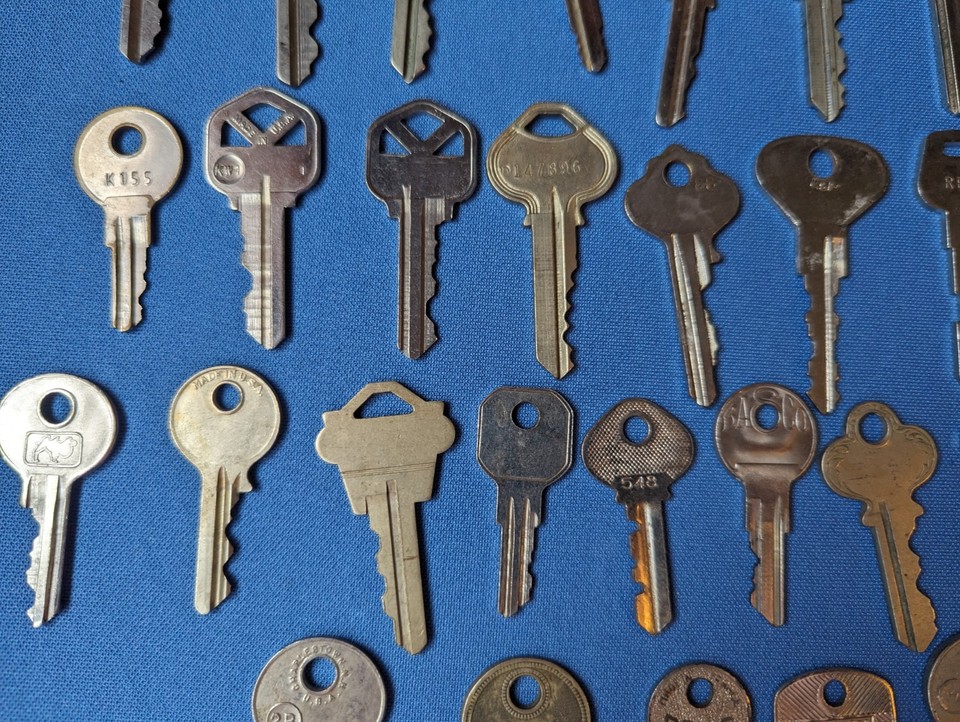 Lot of 40 assorted vintage KEYS Yale Ilco Russwin Keil Basco Sargent ...