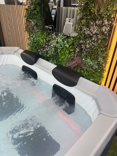 MSPA Oslo Plus 4-6 Person XL Portable Hot Tub 13a Plug And Play F ...