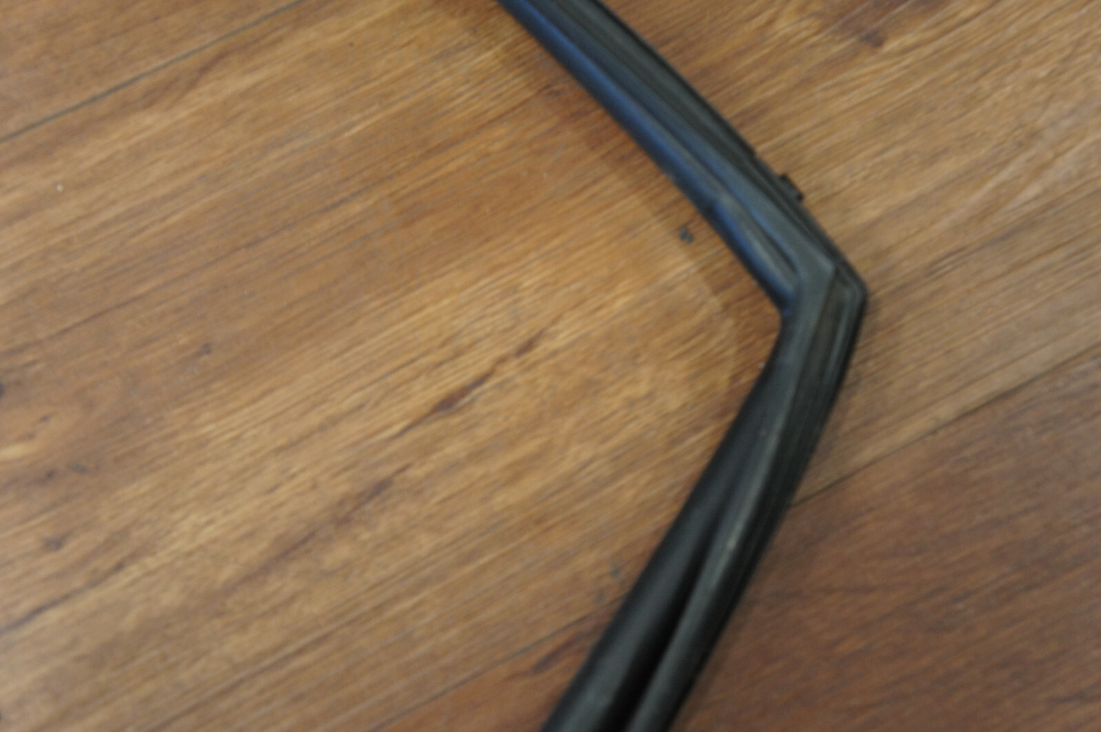 2010-2015 Toyota Prius FRONT Right FR DOOR WINDOW TRIM WEATHERSTRIP ...