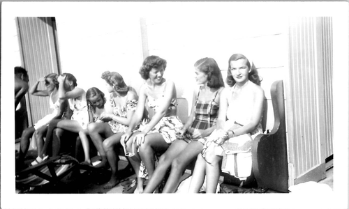 Beautiful Pretty Women Sexy Long Legs Leggy Snapshot Risqué 1945
