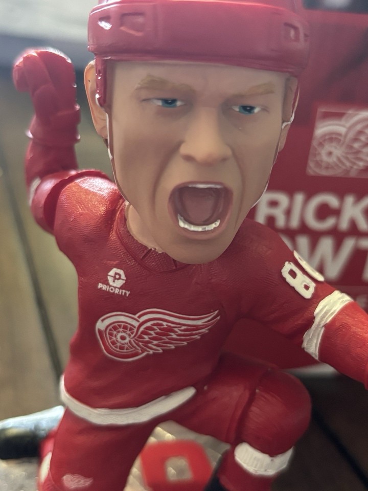 New Patrick Kane Showtime Bobblehead Detroit Red Wings 1/7/2025 SGA | eBay