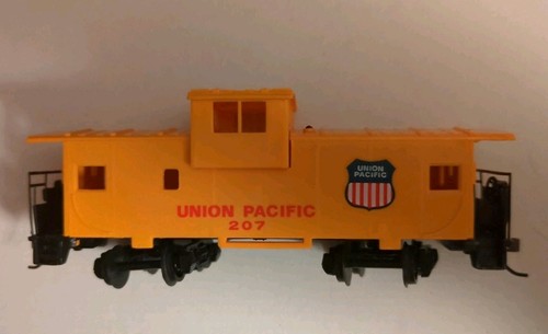HO Scale Bachmann 36' Wide Vision Caboose Union Pacific UP #207 Yellow ...