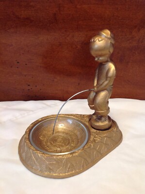 Vintage Syroco Ceramic "Lad Peeing In Fish Pond" Novelty Ashtray ...