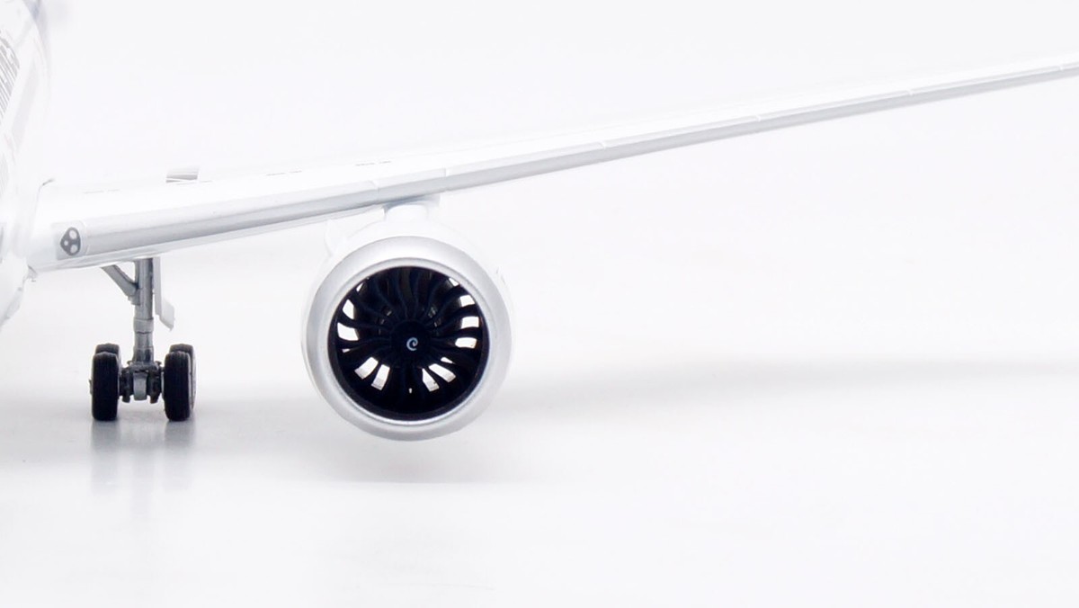 SQ Wings 1:200 Japan Airlines JAL Boeing 787-8 Diecast SQ Wings 1:200 Japan Airlines JAL Boeing 787-8 Diecast