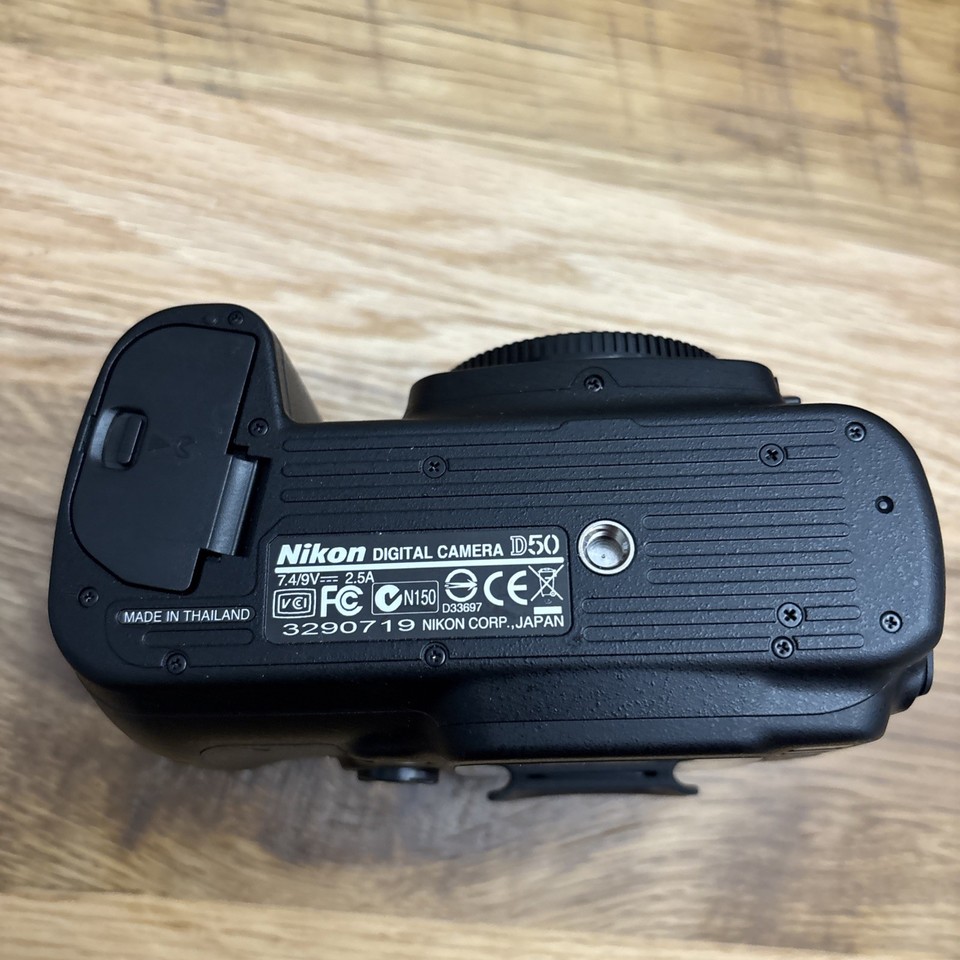 Nikon D50 Digital SLR Camera Body, Black {6.1MP} with Battery See ...