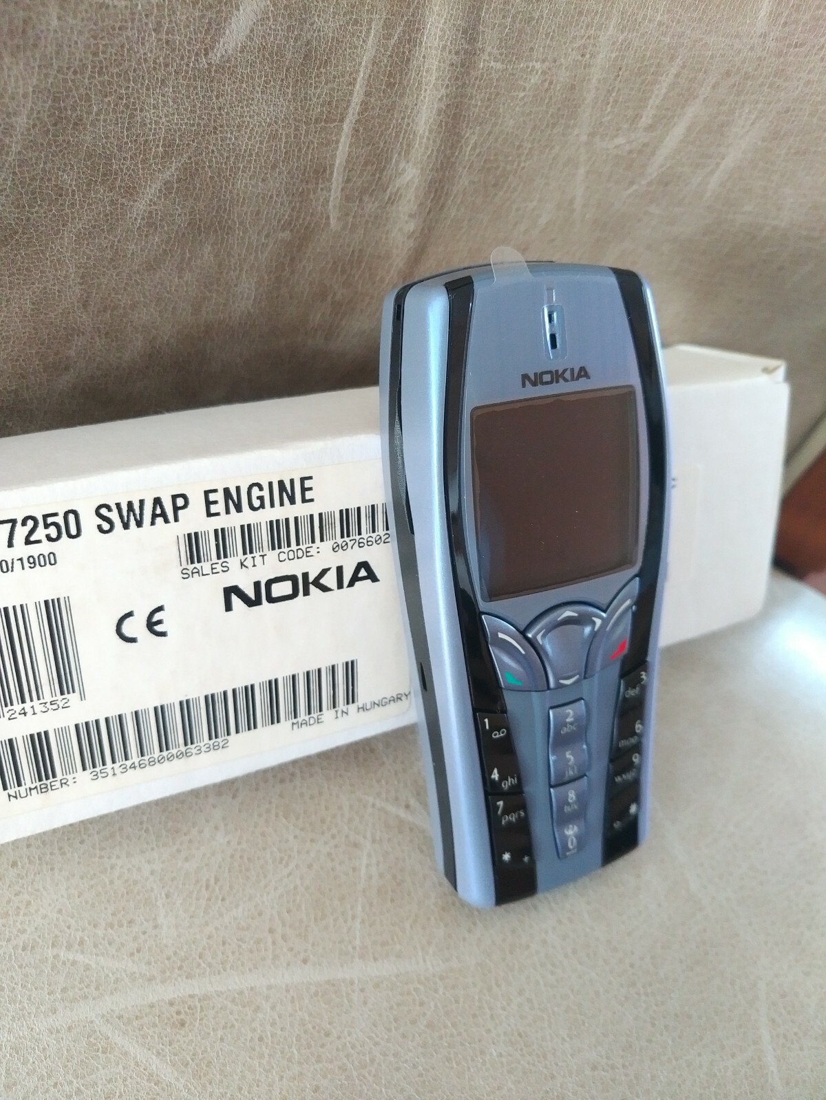 Nokia 7250i rare vintage . I need money make offer no return no refund ...