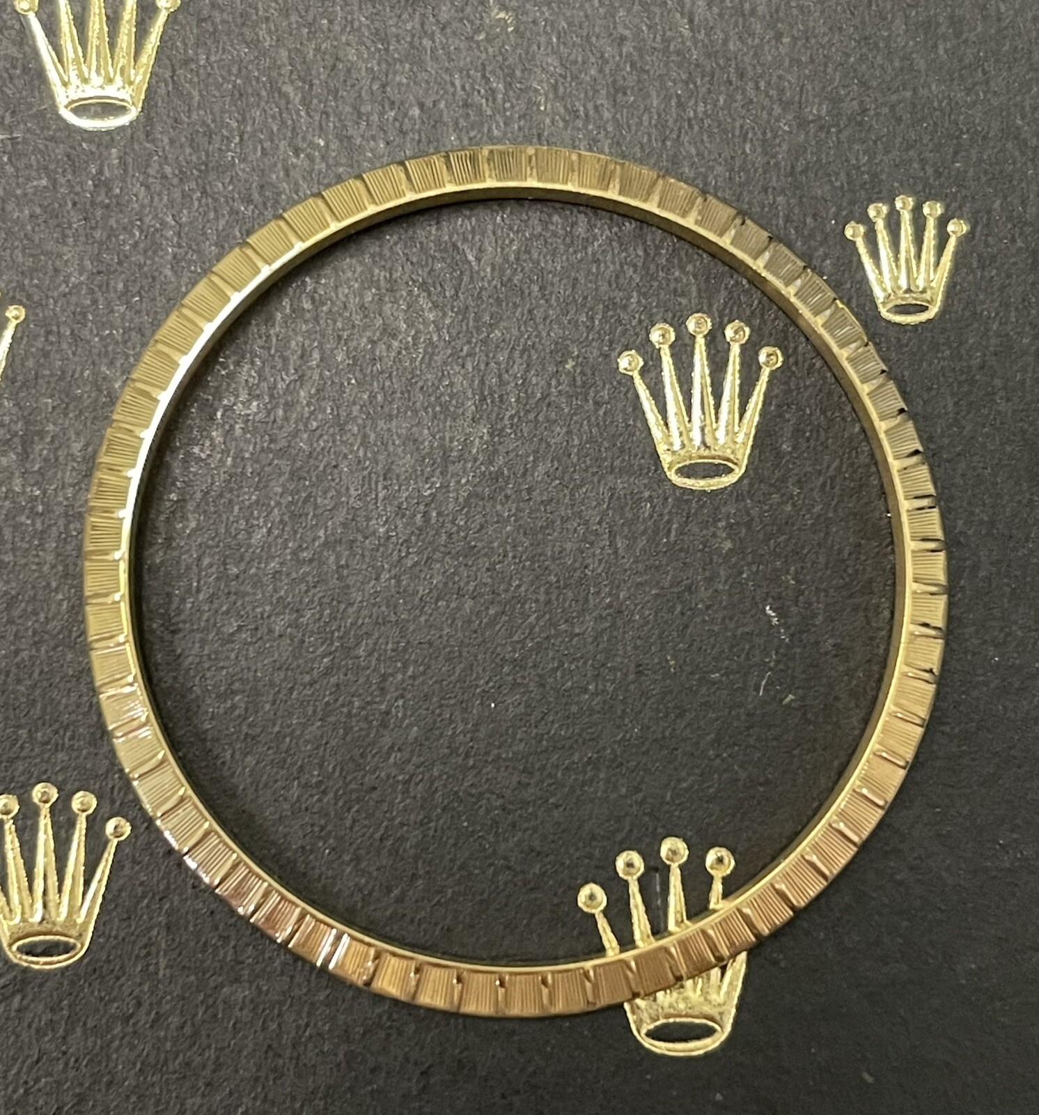 Rolex Date 34mm 18k Yellow Gold Engine Turned Bezel 4.4 Gram Ref: 15053 ...