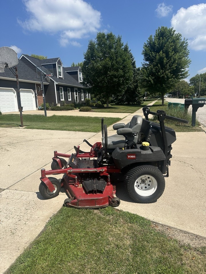 TORO 60 inch Diesel Zero Turn Lawn Mower Commercial Fall Leaf vacuum ...