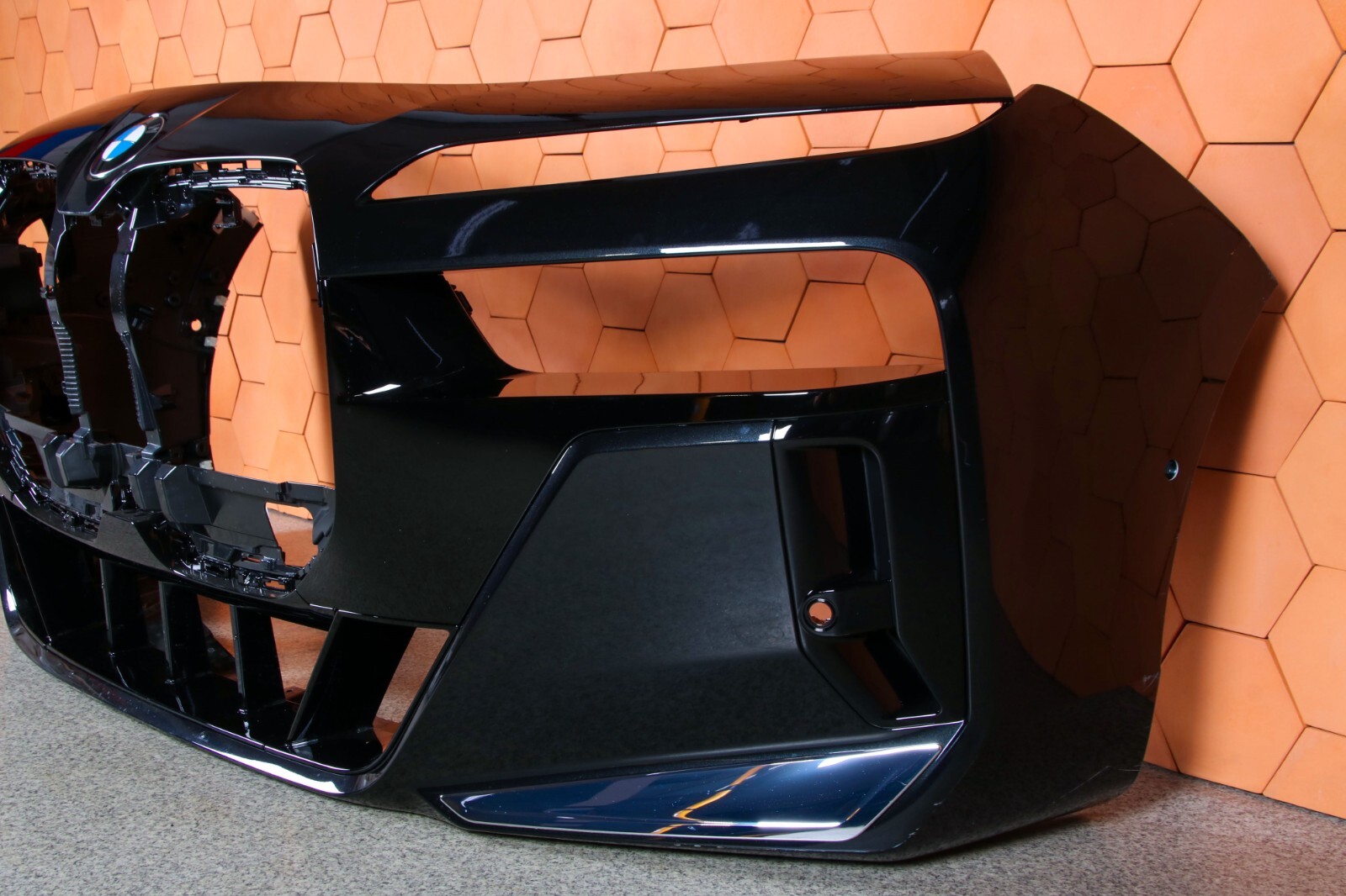 BMW 7' G70 i7 M-SPORT FRONT BUMPER COLOR 475 BLACK SAPPHIRE METALLIC NR ...