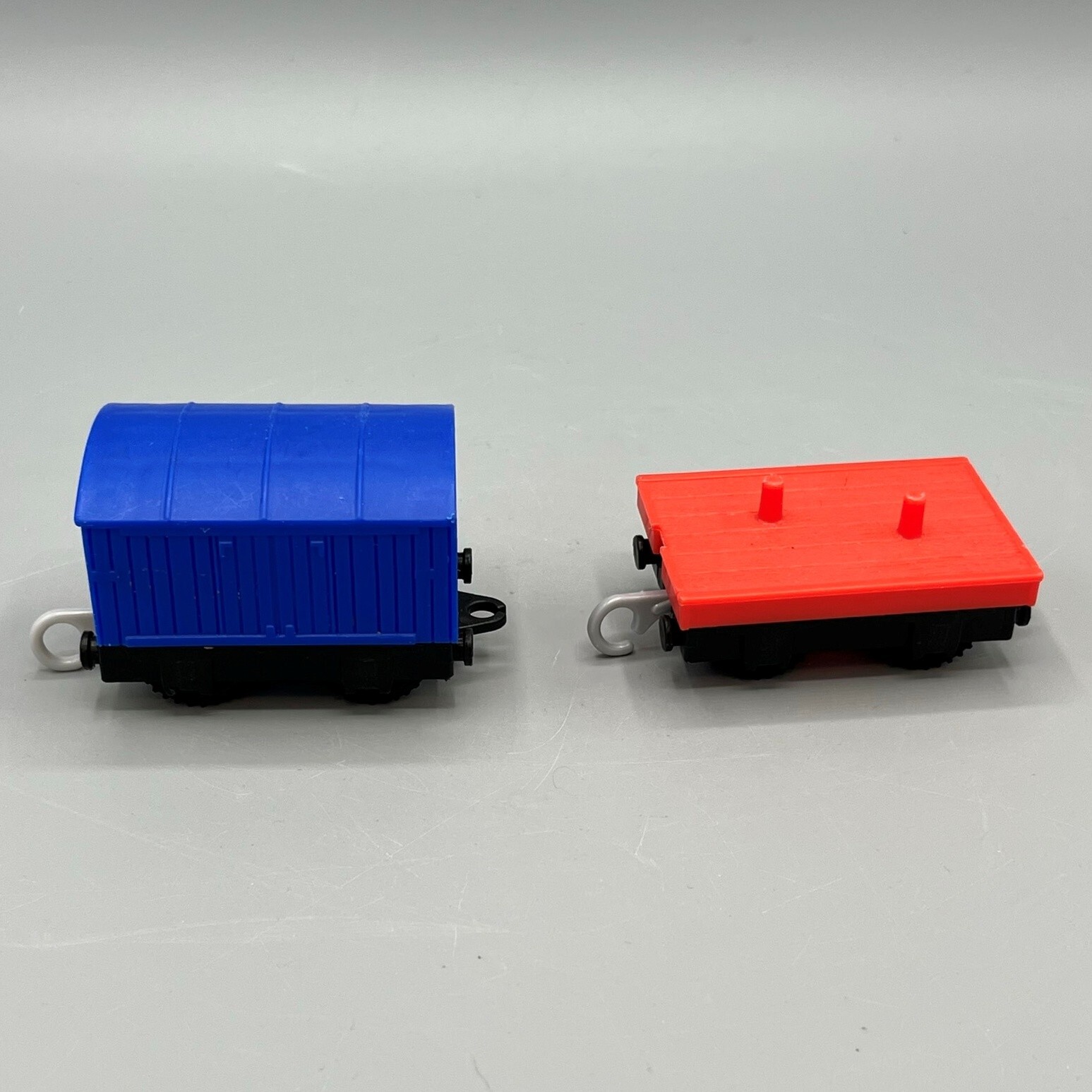 Lot of 2 Thomas & Friends Trackmaster Train Blue Boxcar & Red Flat Car ...