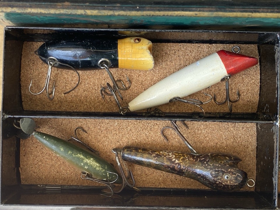 Antique Shakespeare Tackle Box Loaded W/ Shakespeare Fishing Lures ...