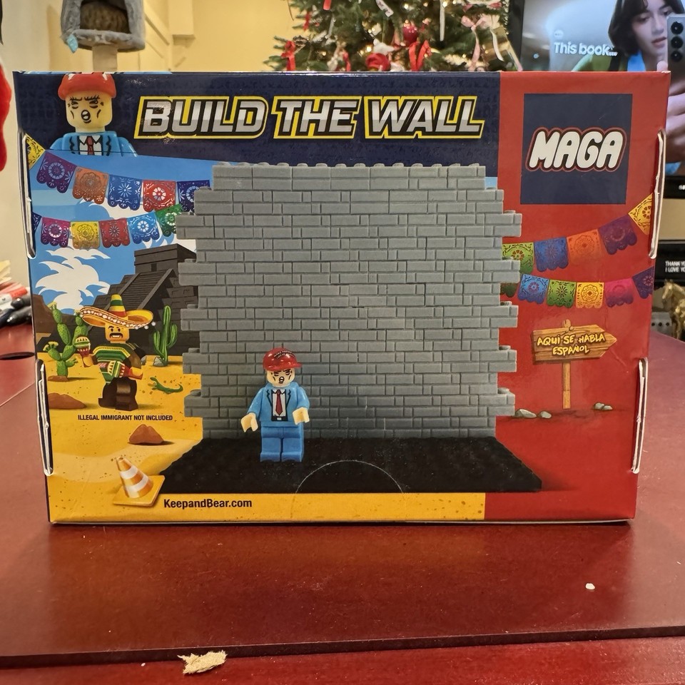 MAGA Build the Wall 101 Piece Set with Donald Trump Figurine | eBay