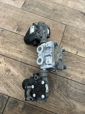 BENDIX TRACTION RELAY VALVE with 2 abs modulator valve K105583, K056040 ...