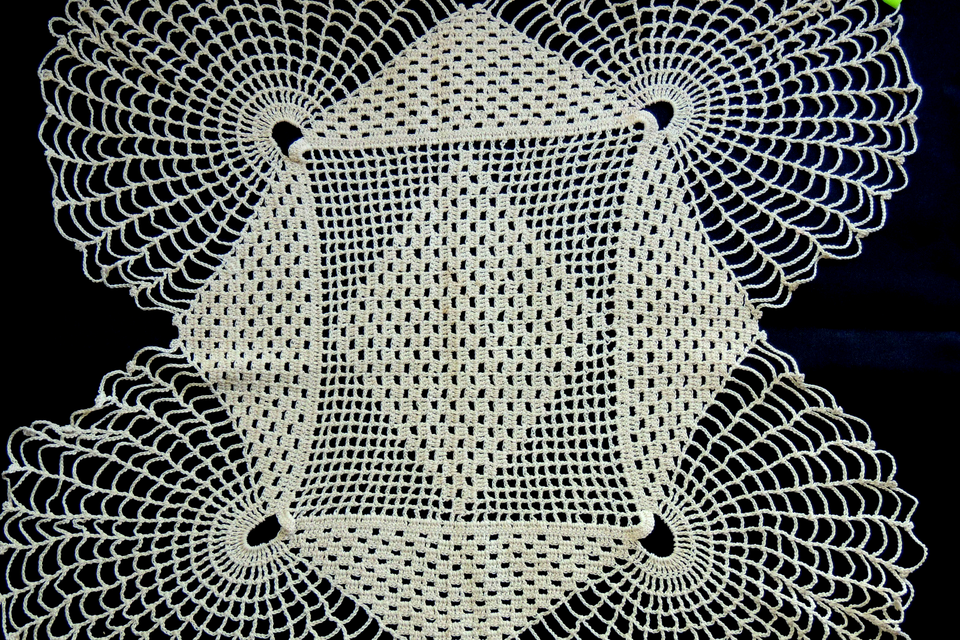 ANTIQUE VINTAGE LACE DOLLIE SQUARE ECRU { BEIGE }BELGIUM 18 INCH | eBay