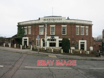 PHOTO BERRYLANDS BERRYLANDS A PUB BERRYLANDS IN BERRYLANDS. TO AVOID ...