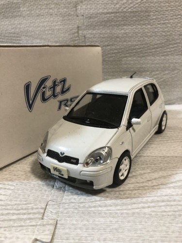 1 24 Toyota First Generation Vitz VITZ RS Color Sample Mini Car White ...