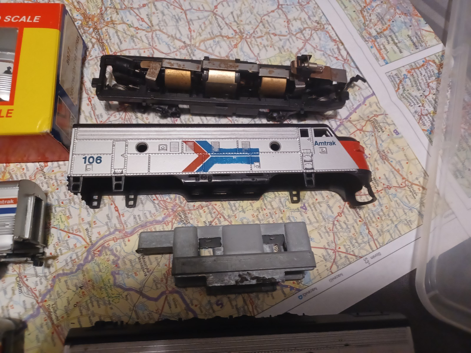 AMTRAK HO F7 SET, A & B Powered and 4 Pass Cars w Caboose, Used, Runs ...