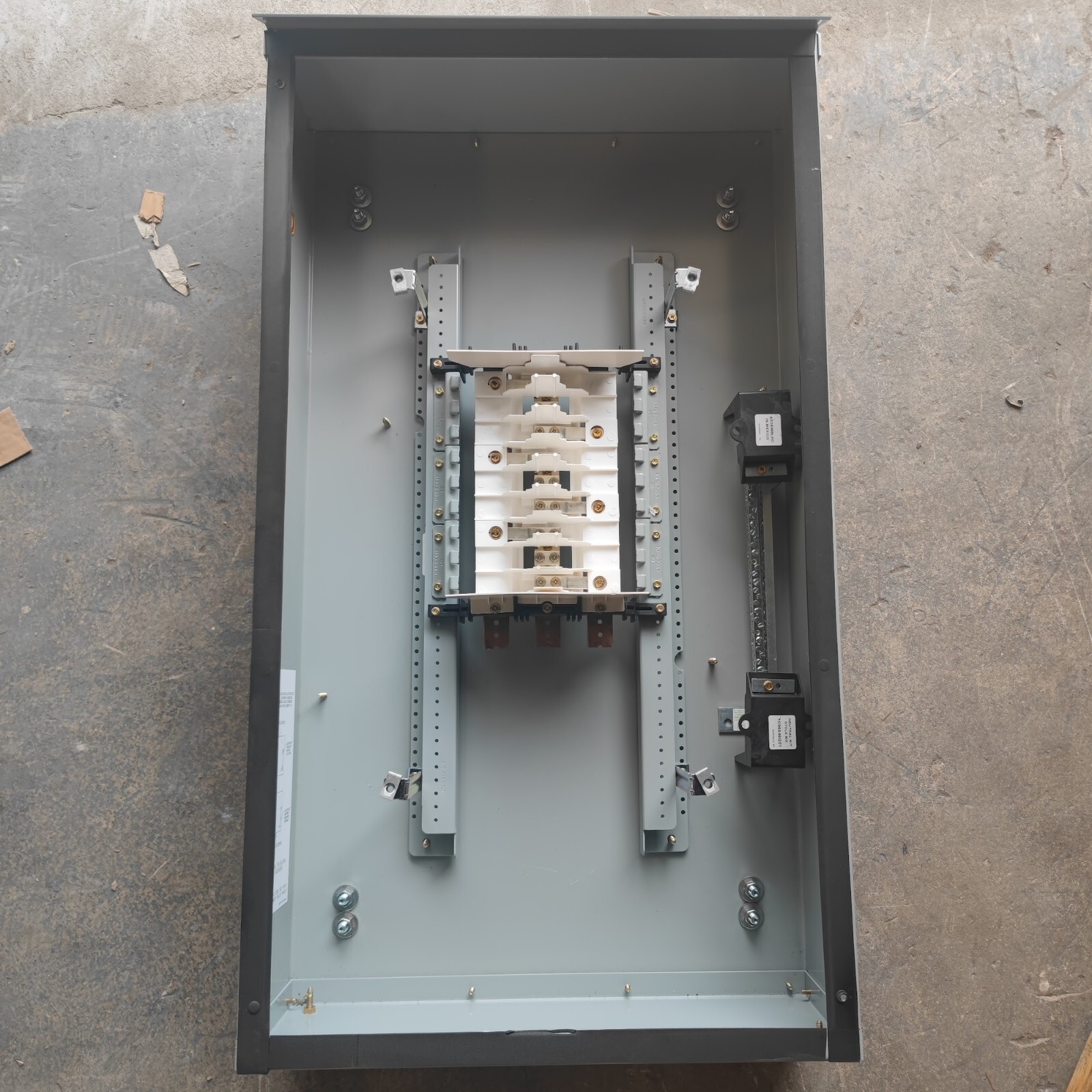 EATON PRL1A 225A 240 120V SINGLE PHASE 18 Cir 3W 1P NEMA 3R Outdoor 36 ...