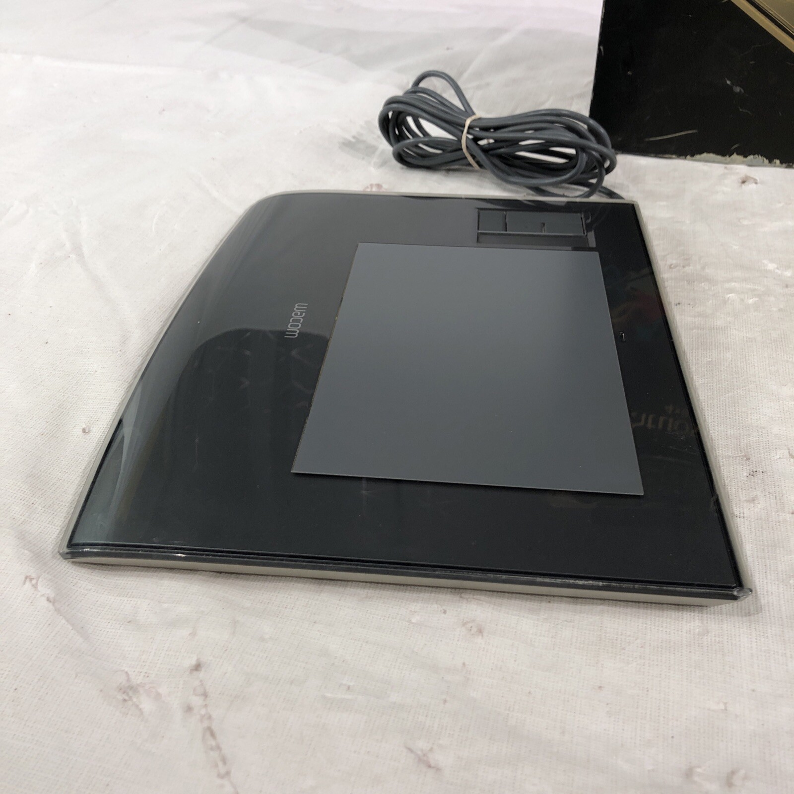 Wacom Intuos3 Comic Pen & Touch Graphics Tablet + Wireless Mouse