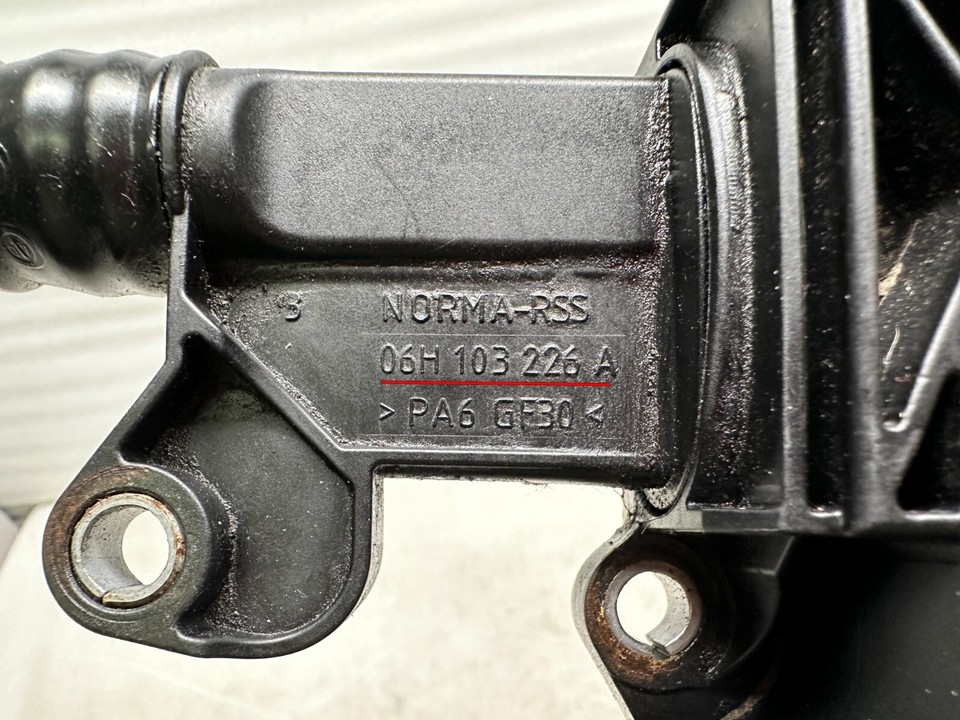 H41133 2009-2012 Volkswagen CC ENGINE OIL SEPERATOR ASSEMBLY 2.0L ...