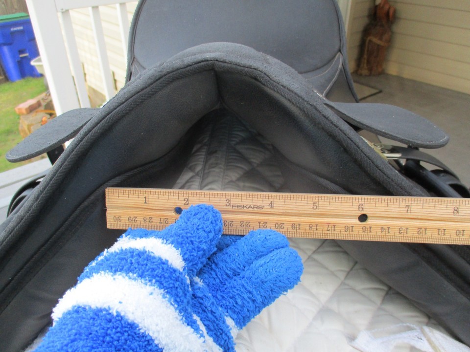 18.5'' Wintec 2000 English dressage Saddle, wintec Leathers & compositi ...