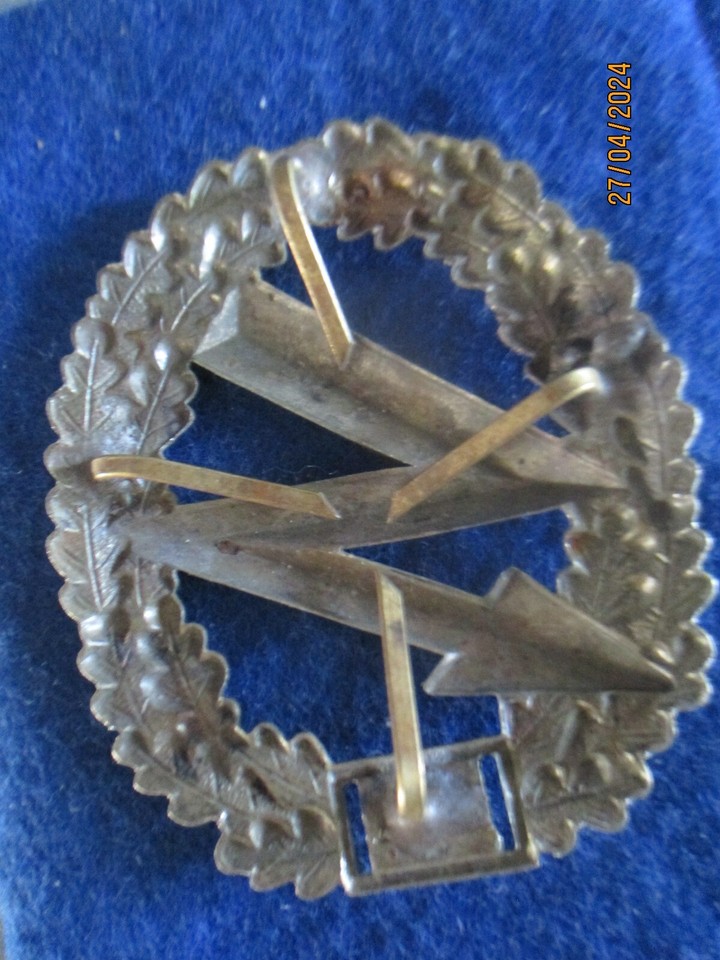 GERMAN ARMY (BUNDESWEHR) SIGNALS CAP BADGE | eBay UK